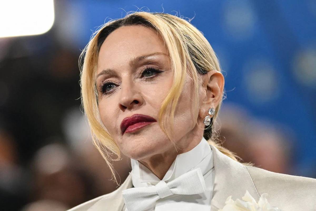 Madonna versiona el clásico italiano ‘La Bambola’ de Patty Pravo para ...